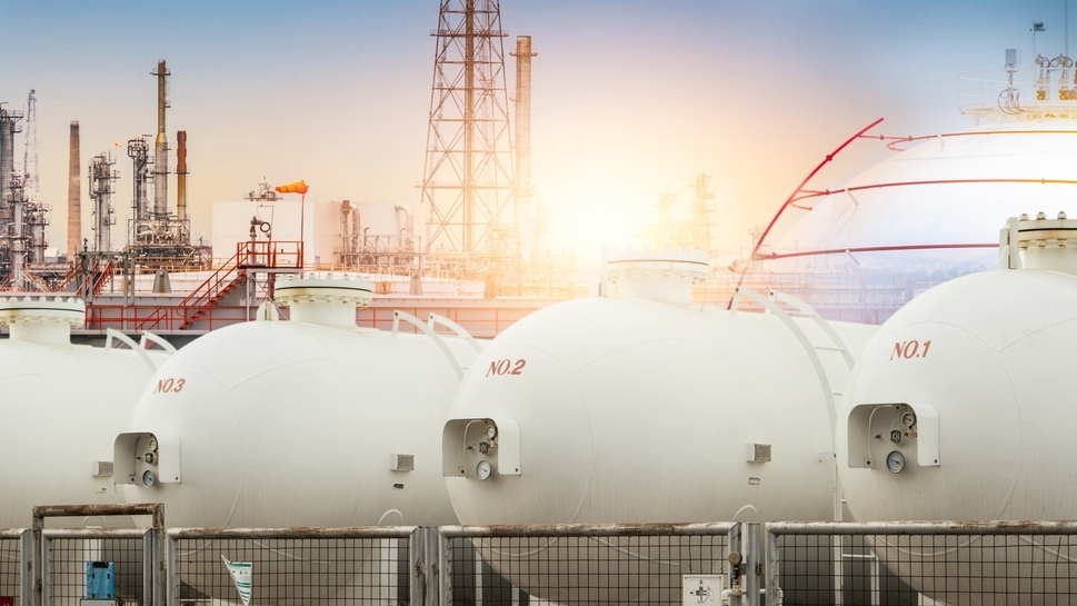 Asset owners call out Shell’s LNG expansion plans | Netzeroinvestor